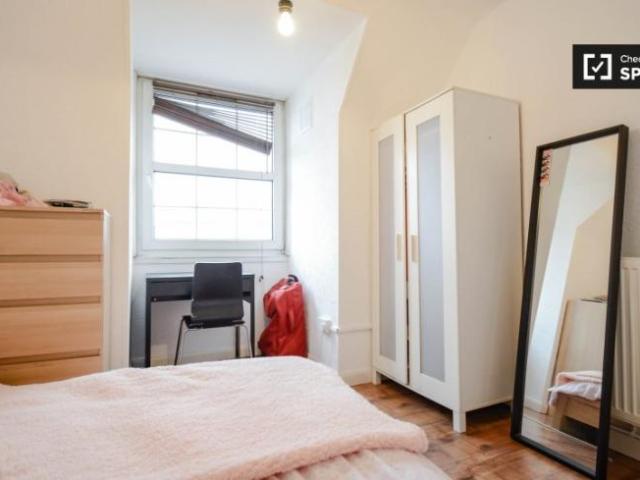 Shared Living/roommate 4 Bedroom For Rent London London 1084 ELS101838380