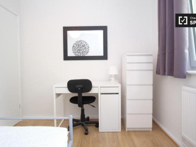 Shared Living/roommate 4 Bedroom For Rent London London 1096 ELS101854127