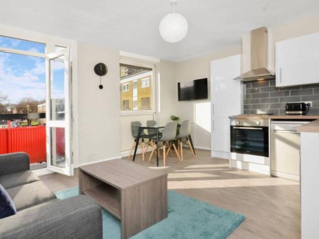Shared Living/roommate 4 Bedroom For Rent London London 1096 ES101851396