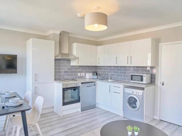 Shared Living/roommate 4 Bedroom For Rent London London 1096 ES101852964