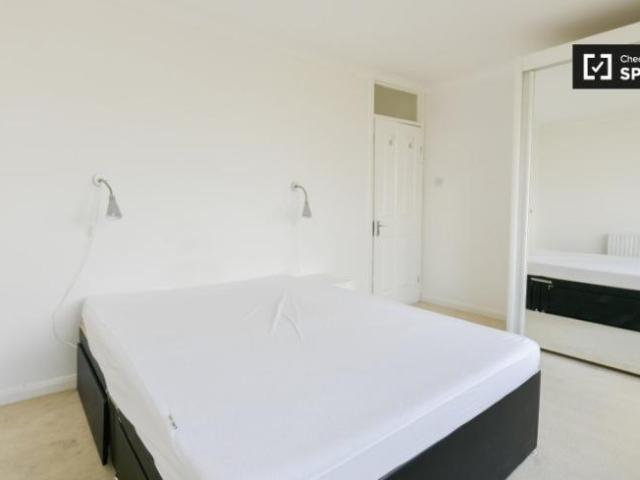 Shared Living/roommate 4 Bedroom For Rent London London 1099 ES101805793