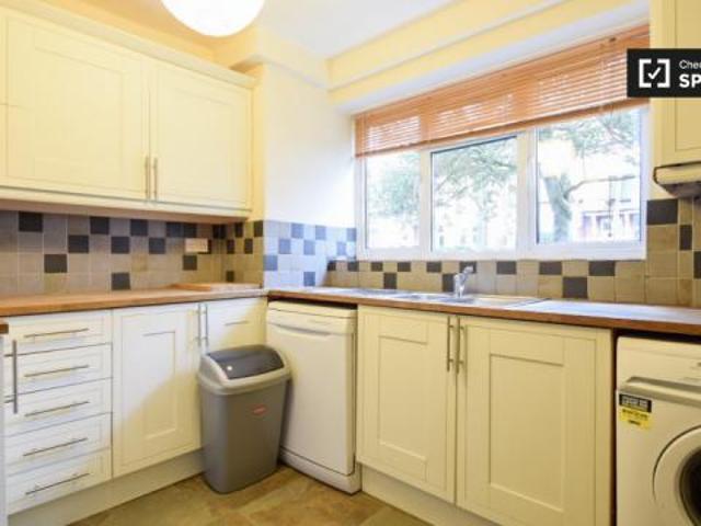 Shared Living/roommate 4 Bedroom For Rent London London 1000 ELS79079817