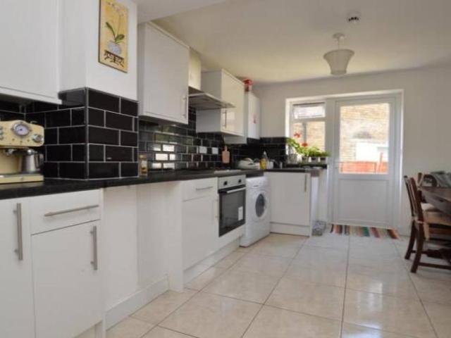 Shared Living/roommate 4 Bedroom For Rent London London 1000 ELS101737508