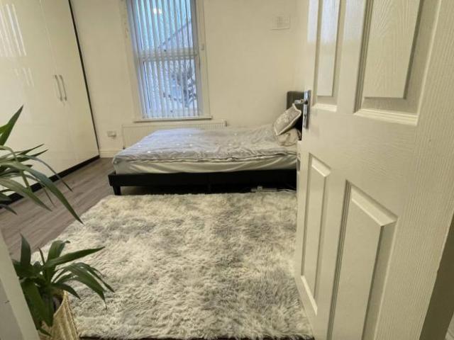 Shared Living/roommate 4 Bedroom For Rent London London 1000 ELS101854290