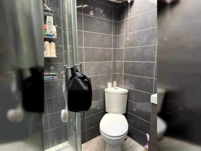 Shared Living/roommate 4 Bedroom For Rent London London 1000 ELS102400619