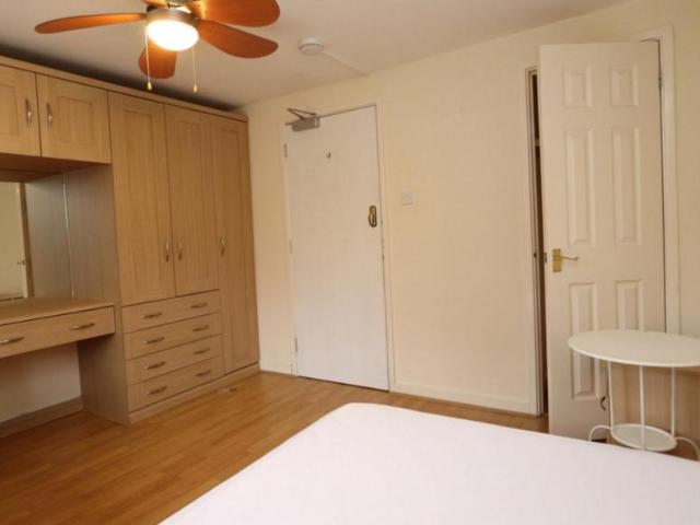 Shared Living/roommate 4 Bedroom For Rent London London 1019 ELS90560160