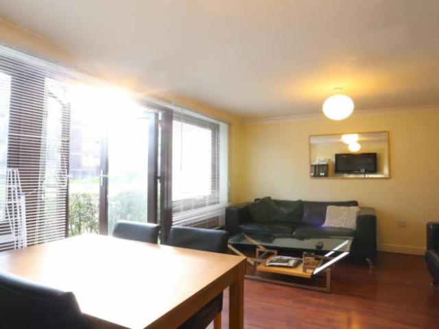 Shared Living/roommate 4 Bedroom For Rent London London 1019 ES101836318