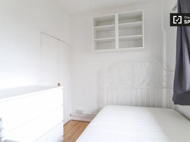 Shared Living/roommate 4 Bedroom For Rent London London 1030 ES102796787