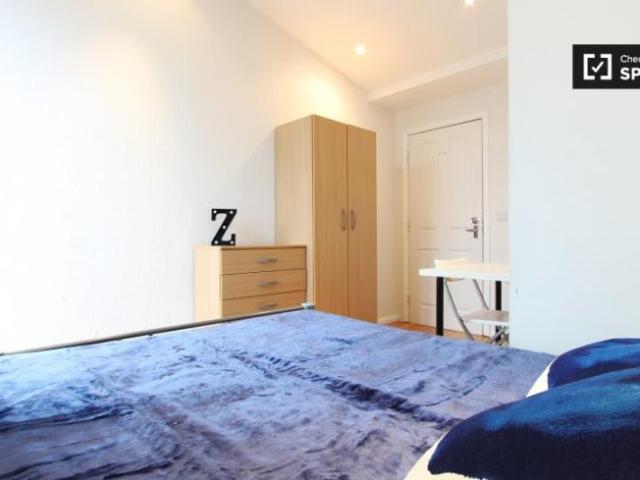 Shared Living/roommate 4 Bedroom For Rent London London 1148 ES102886760