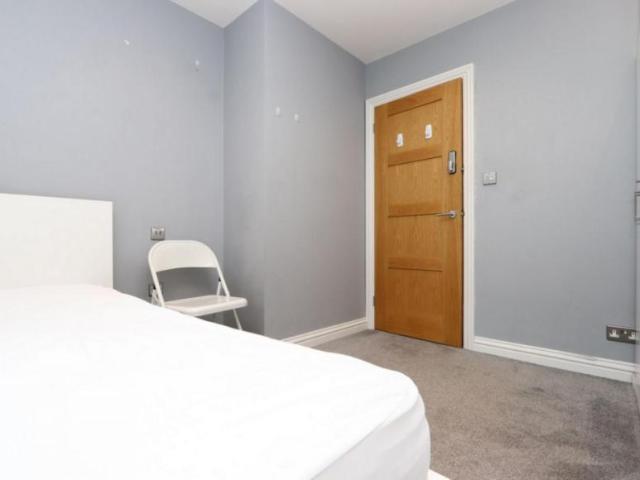 Shared Living/roommate 4 Bedroom For Rent London London 1149 ELS90559777