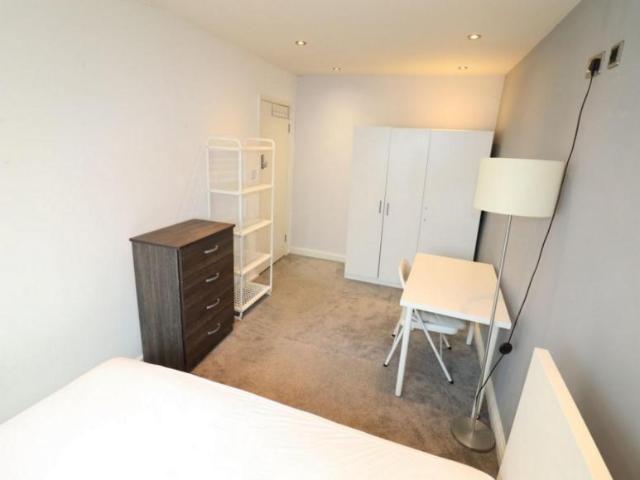 Shared Living/roommate 4 Bedroom For Rent London London 1149 ELS90559779