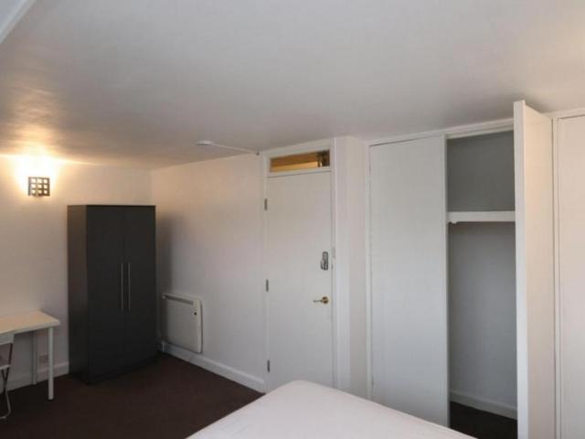 Shared Living/roommate 4 Bedroom For Rent London London 1149 ELS90559870