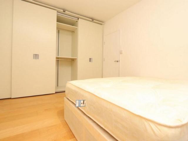 Shared Living/roommate 4 Bedroom For Rent London London 1149 ELS90559947
