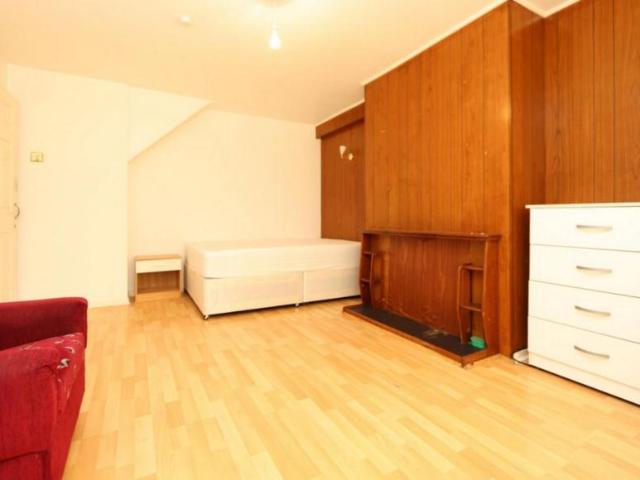 Shared Living/roommate 4 Bedroom For Rent London London 1149 ELS90559905