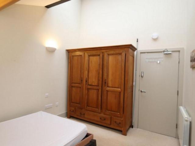 Shared Living/roommate 4 Bedroom For Rent London London 1149 ELS90559915