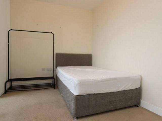 Shared Living/roommate 4 Bedroom For Rent London London 1149 ELS90560302
