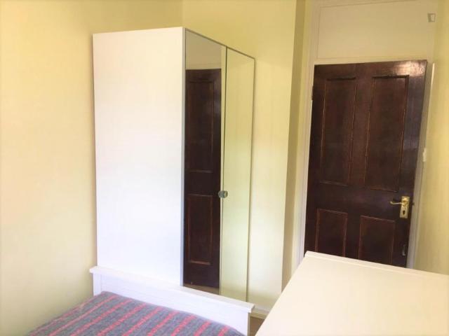 Shared Living/roommate 4 Bedroom For Rent London London 1150 ELS90563157