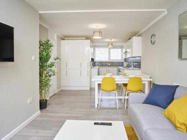 Shared Living/roommate 4 Bedroom For Rent London London 1151 ES101843624