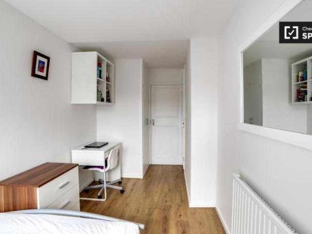 Shared Living/roommate 4 Bedroom For Rent London London 1151 ES101847181