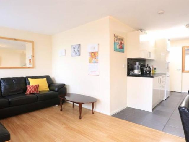 Shared Living/roommate 4 Bedroom For Rent London London 1151 ES101848175