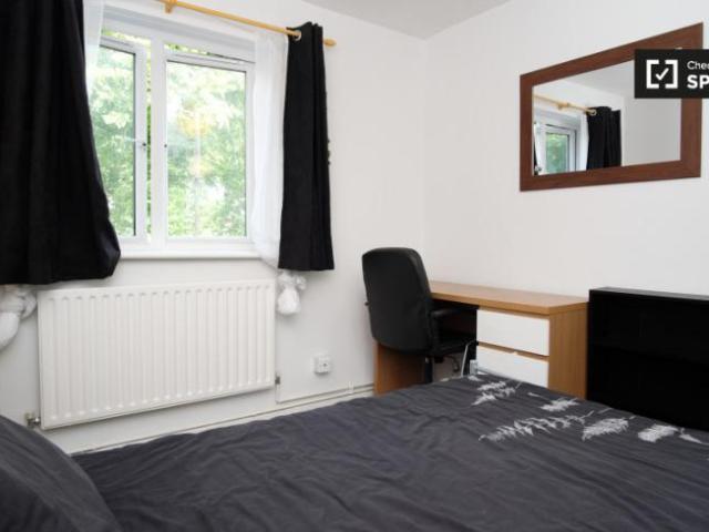 Shared Living/roommate 4 Bedroom For Rent London London 1151 ES101850772