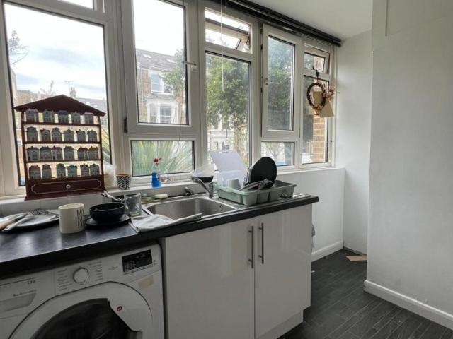 Shared Living/roommate 4 Bedroom For Rent London London 1160 ELS90563540