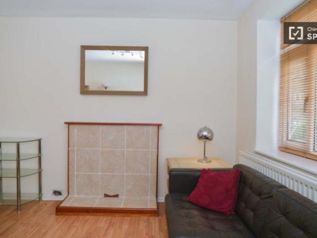 Shared Living/roommate 4 Bedroom For Rent London London 1160 ELS102797037