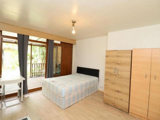 Shared Living/roommate 4 Bedroom For Rent London London 1170 ELS90559502