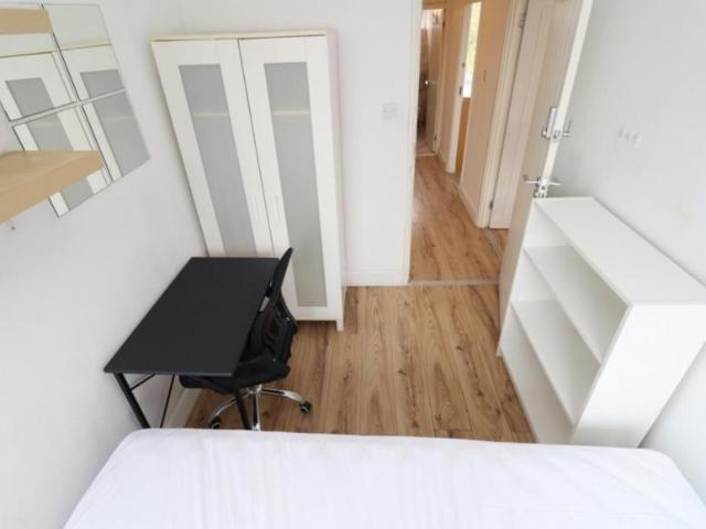Shared Living/roommate 4 Bedroom For Rent London London 1170 ELS90561422