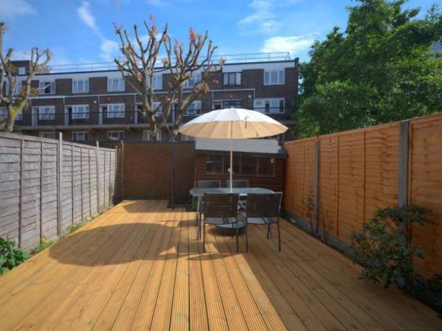 Shared Living/roommate 4 Bedroom For Rent London London 1184 ES101850381