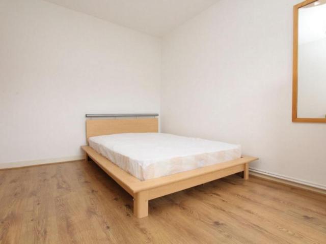 Shared Living/roommate 4 Bedroom For Rent London London 1192 ELS90559704