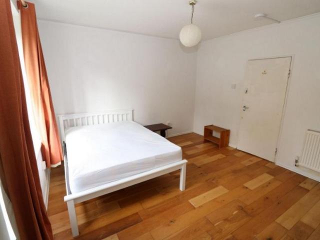 Shared Living/roommate 4 Bedroom For Rent London London 1192 ELS90559930