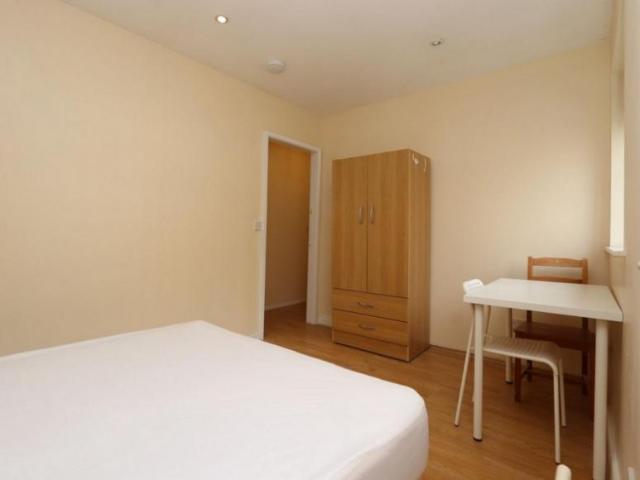 Shared Living/roommate 4 Bedroom For Rent London London 1192 ELS90560042