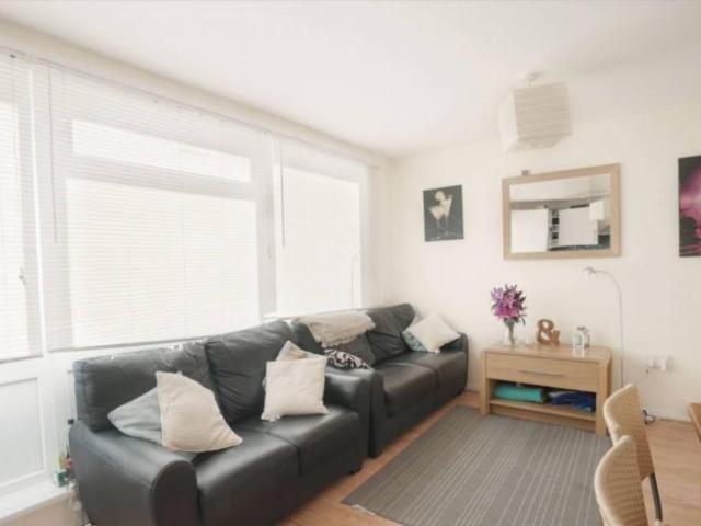 Shared Living/roommate 4 Bedroom For Rent London London 1100 ELS90563457