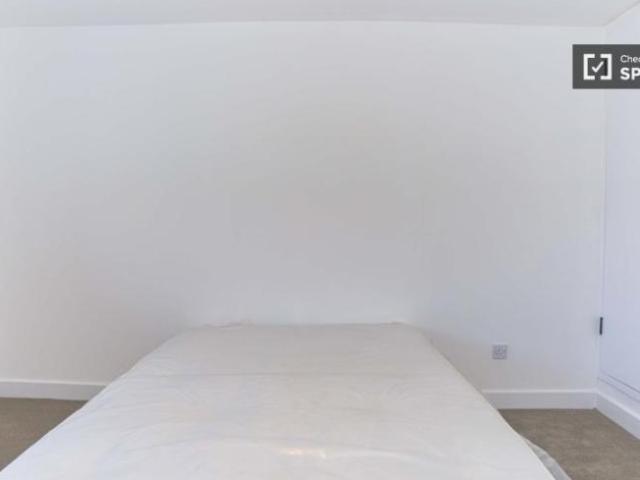 Shared Living/roommate 4 Bedroom For Rent London London 1100 ELS102797007