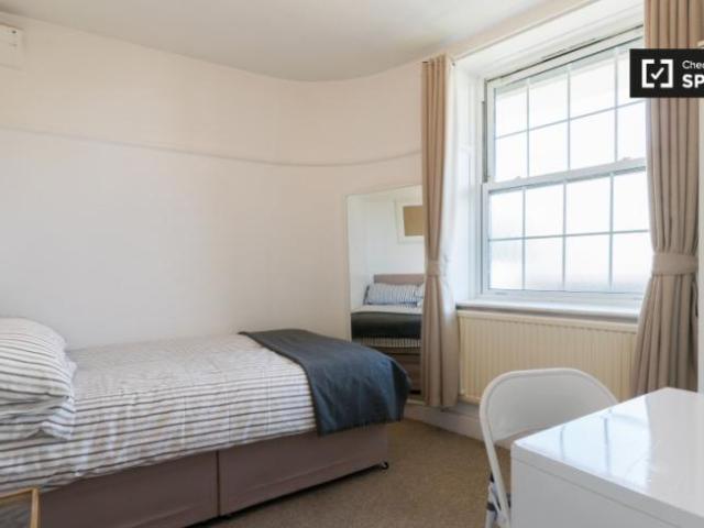 Shared Living/roommate 4 Bedroom For Rent London London 1100 ES101846585