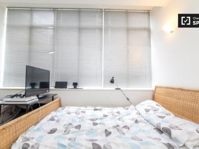 Shared Living/roommate 4 Bedroom For Rent London London 1100 ES101822182