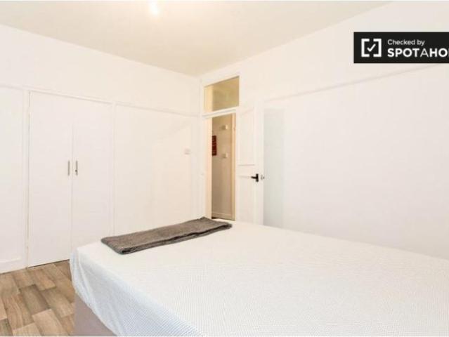 Shared Living/roommate 4 Bedroom For Rent London London 1100 ES101824702