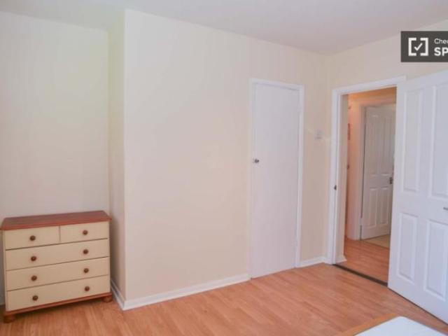 Shared Living/roommate 4 Bedroom For Rent London London 1100 ES102796906