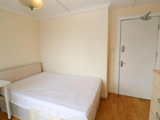 Shared Living/roommate 4 Bedroom For Rent London London 1105 ELS90559419
