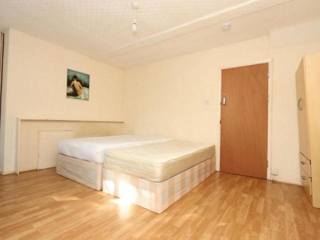 Shared Living/roommate 4 Bedroom For Rent London London 1105 ELS90559780