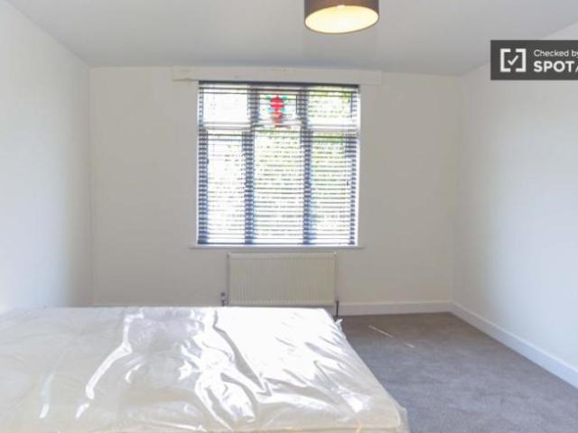 Shared Living/roommate 4 Bedroom For Rent London London 1120 ELS102796912