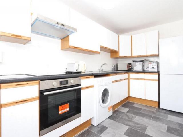Shared Living/roommate 4 Bedroom For Rent London London 1127 ELS90559683