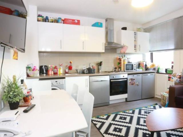 Shared Living/roommate 4 Bedroom For Rent London London 1130 ES101852890
