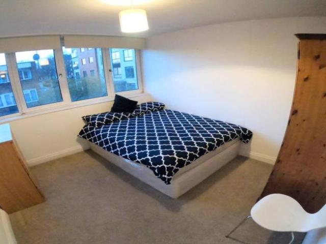 Shared Living/roommate 4 Bedroom For Rent London London 1243 ES97099910