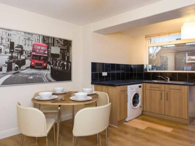 Shared Living/roommate 4 Bedroom For Rent London London 1250 ES101846083