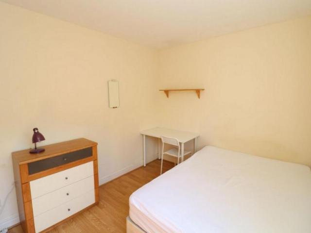 Shared Living/roommate 4 Bedroom For Rent London London 1257 ELS90559948
