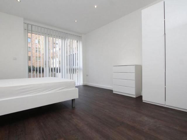 Shared Living/roommate 4 Bedroom For Rent London London 1257 ELS90560217