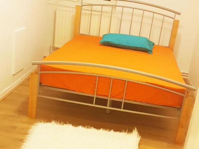 Shared Living/roommate 4 Bedroom For Rent London London 1260 ES90563026