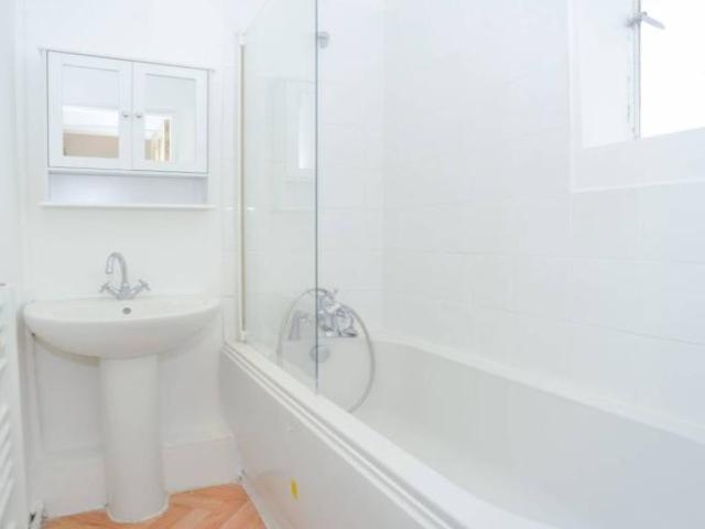 Shared Living/roommate 4 Bedroom For Rent London London 1265 ELS94448632